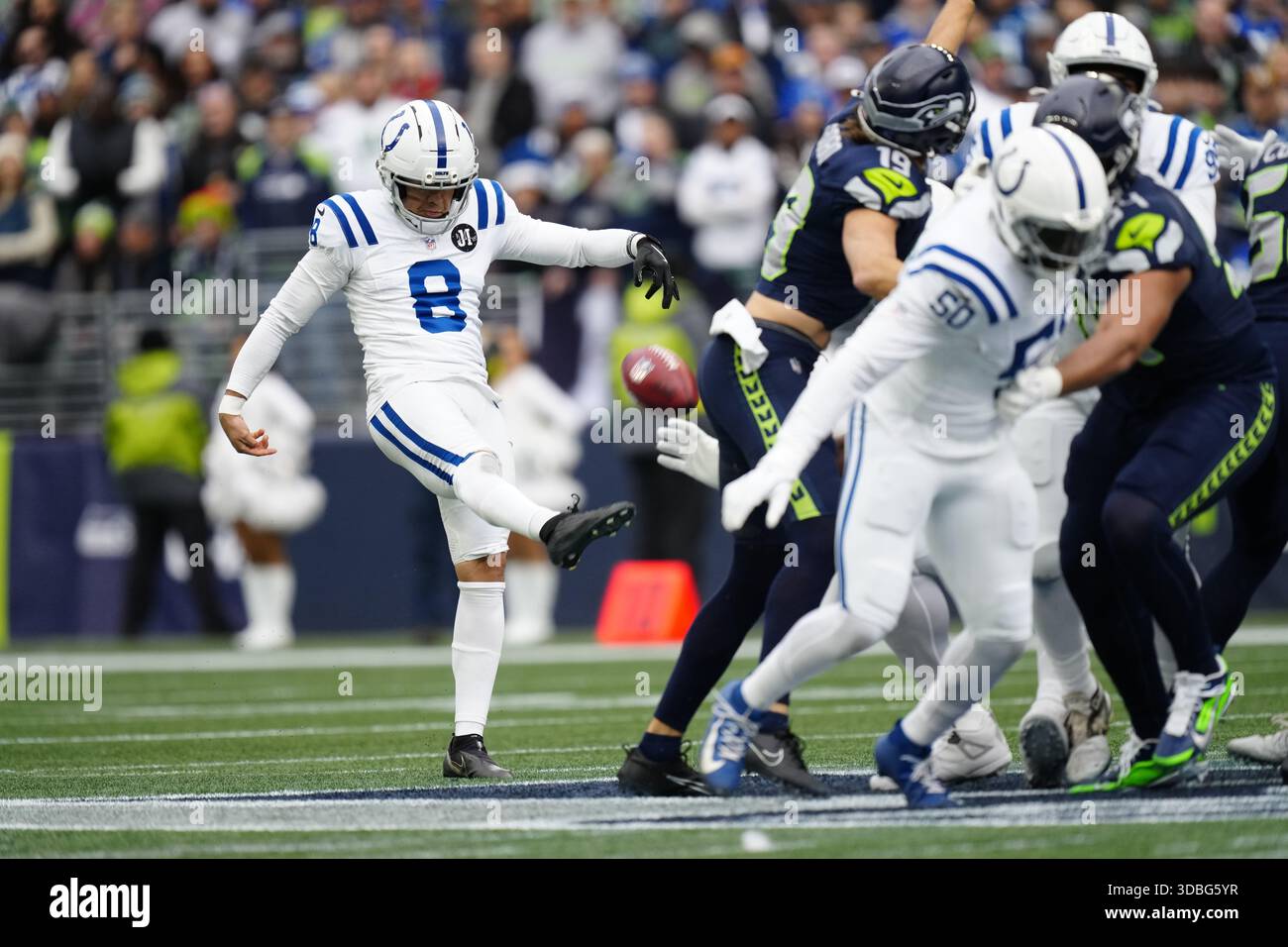 Indianapolis Colts punter Rigoberto Sanchez (8) punts the ball during ...