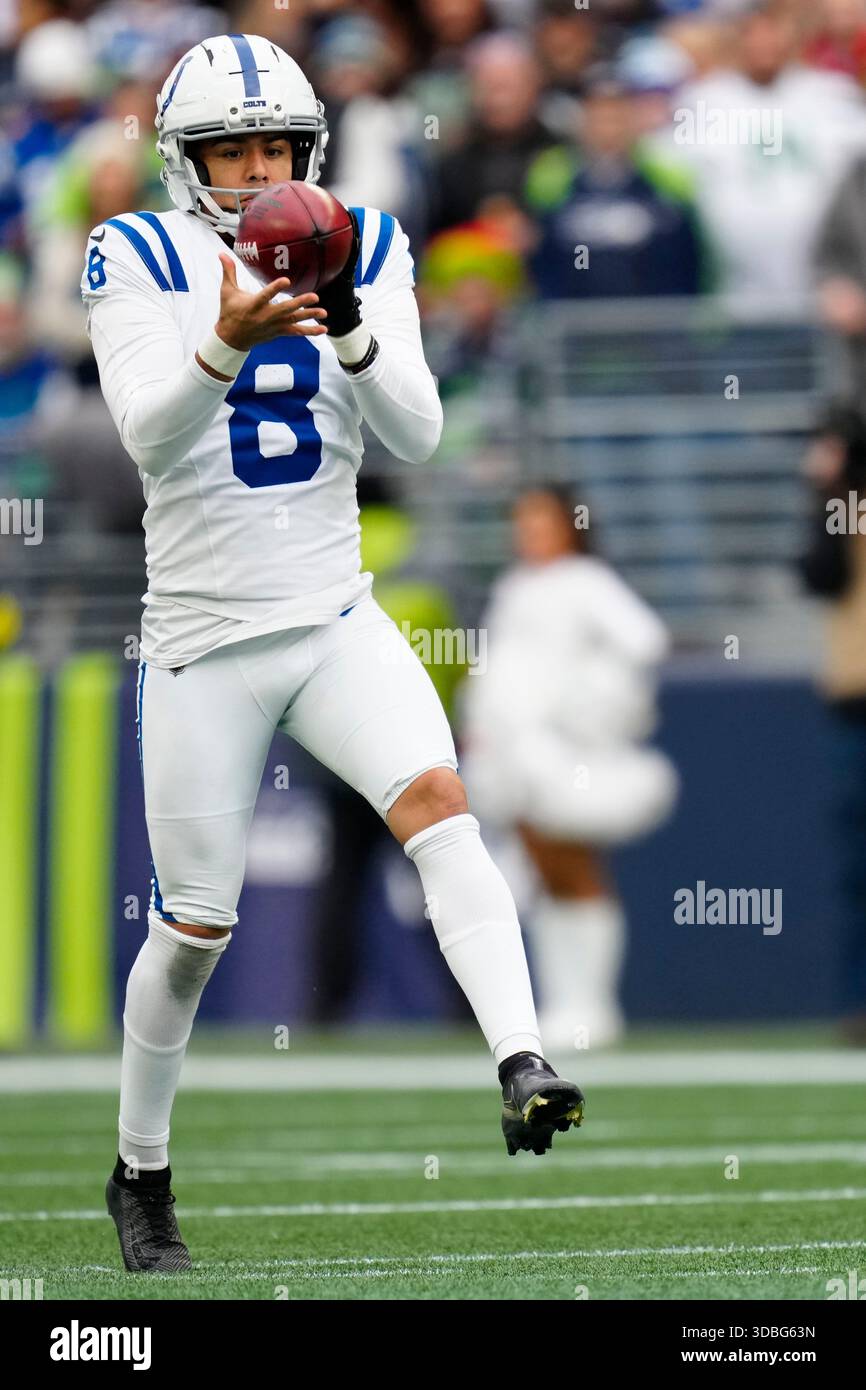 Indianapolis Colts punter Rigoberto Sanchez (8) punts the ball during ...
