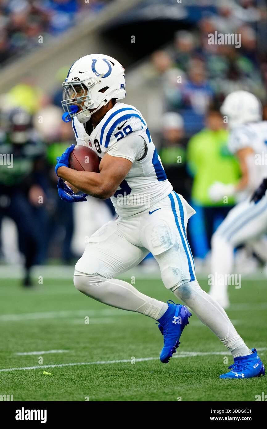 Indianapolis Colts running back Jonathan Taylor (28) runs with the ball ...