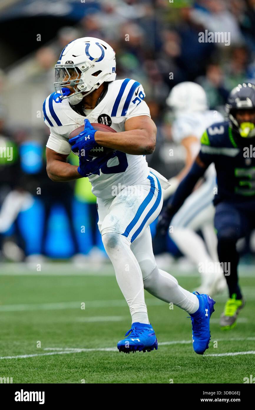 Indianapolis Colts running back Jonathan Taylor (28) runs with the ball ...
