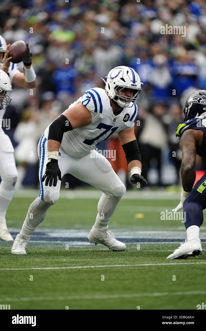 Indianapolis Colts guard Matt Goncalves (71) gets set during an NFL ...