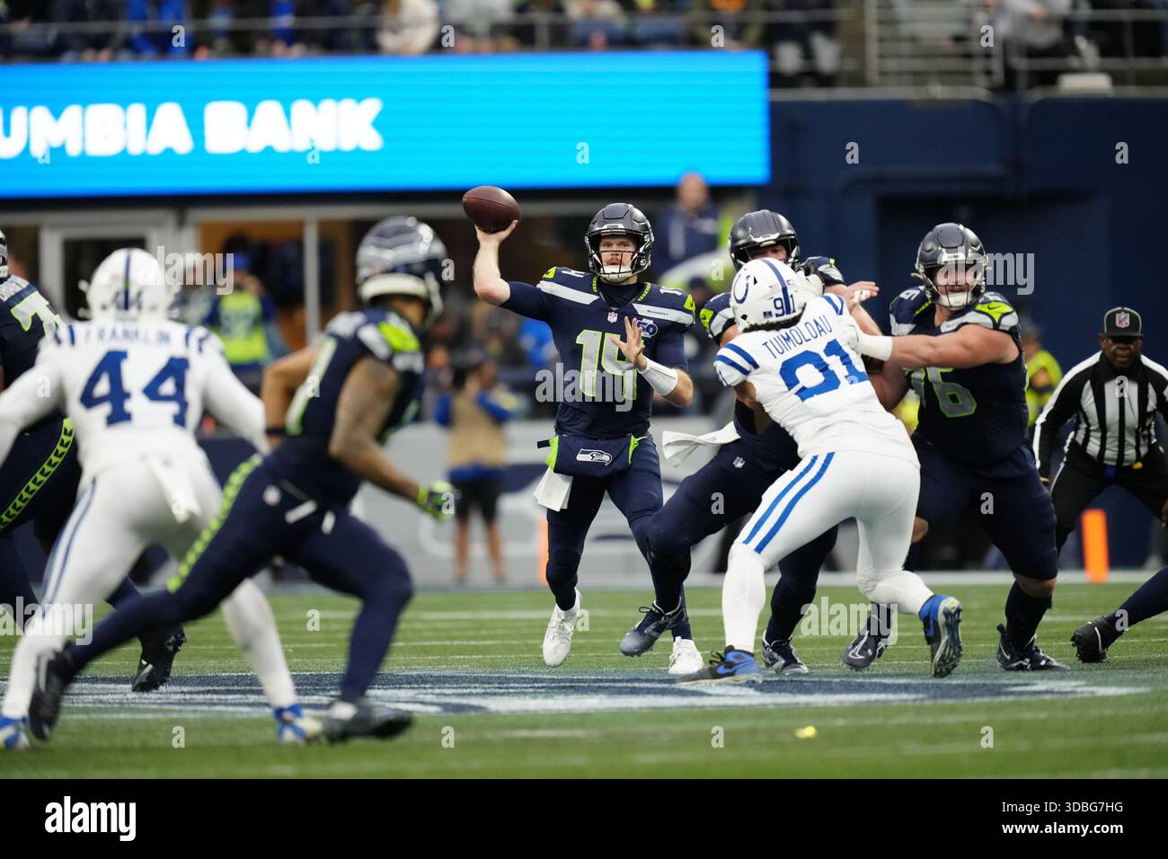 Seattle Seahawks quarterback Sam Darnold (14) passes the ball during an ...