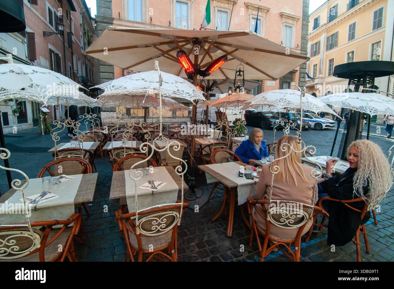 Single ladies chatting at a bar table in Rome's historic center Stock ...