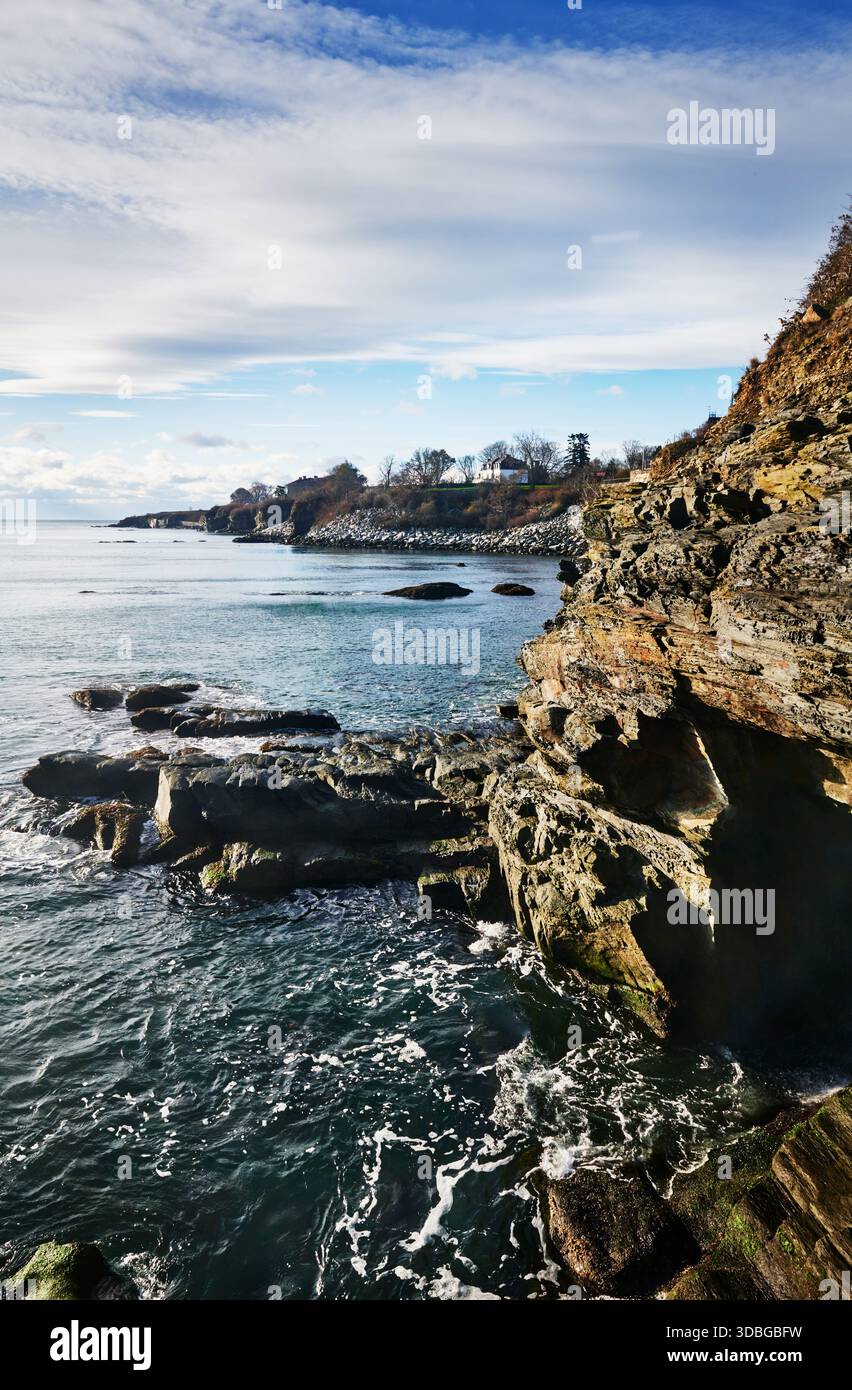 Rocky beach coastline along the Newport Cliff walk, Newport, Rhode ...