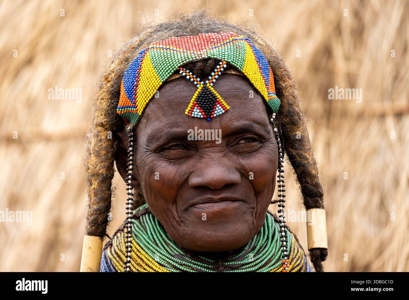 Mujer de la tribu muila de Angola Stock Photo - Alamy