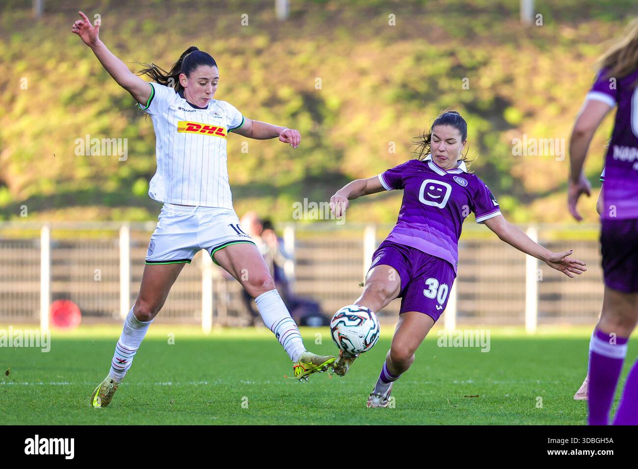 Aurelie Reynders (10) of OH Leuven and Luna Vanzeir (30) of Anderlecht ...