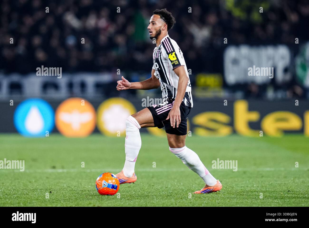 Lloyd Kelly of Juventus FC in action during the serie Serie A Enilive ...