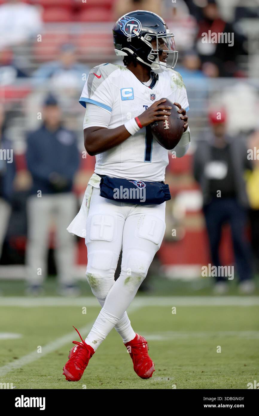 Tennessee Titans quarterback Cam Ward (1) throws during an NFL football ...