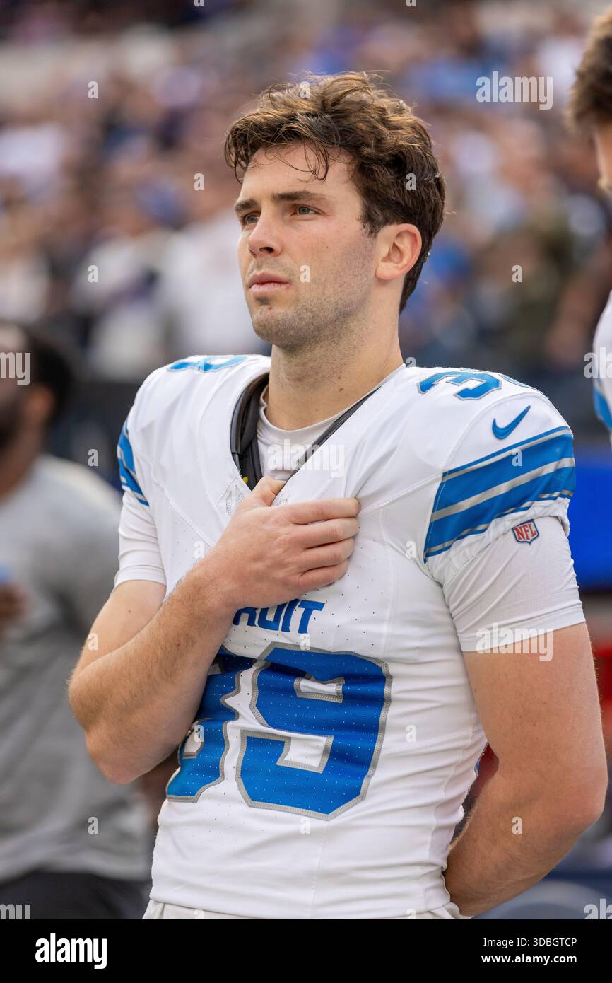 Detroit Lions kicker Jake Bates (39) stands for the national anthem ...