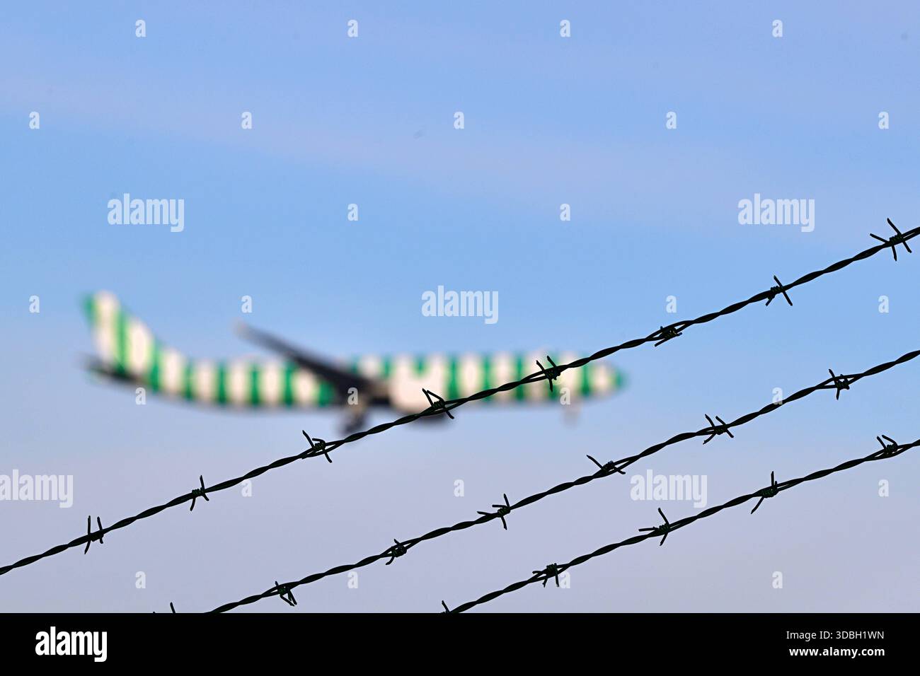 16.12.2025 Abschiebung Symbol: Abschiebeflug Frankfurt am Main Fraport ...