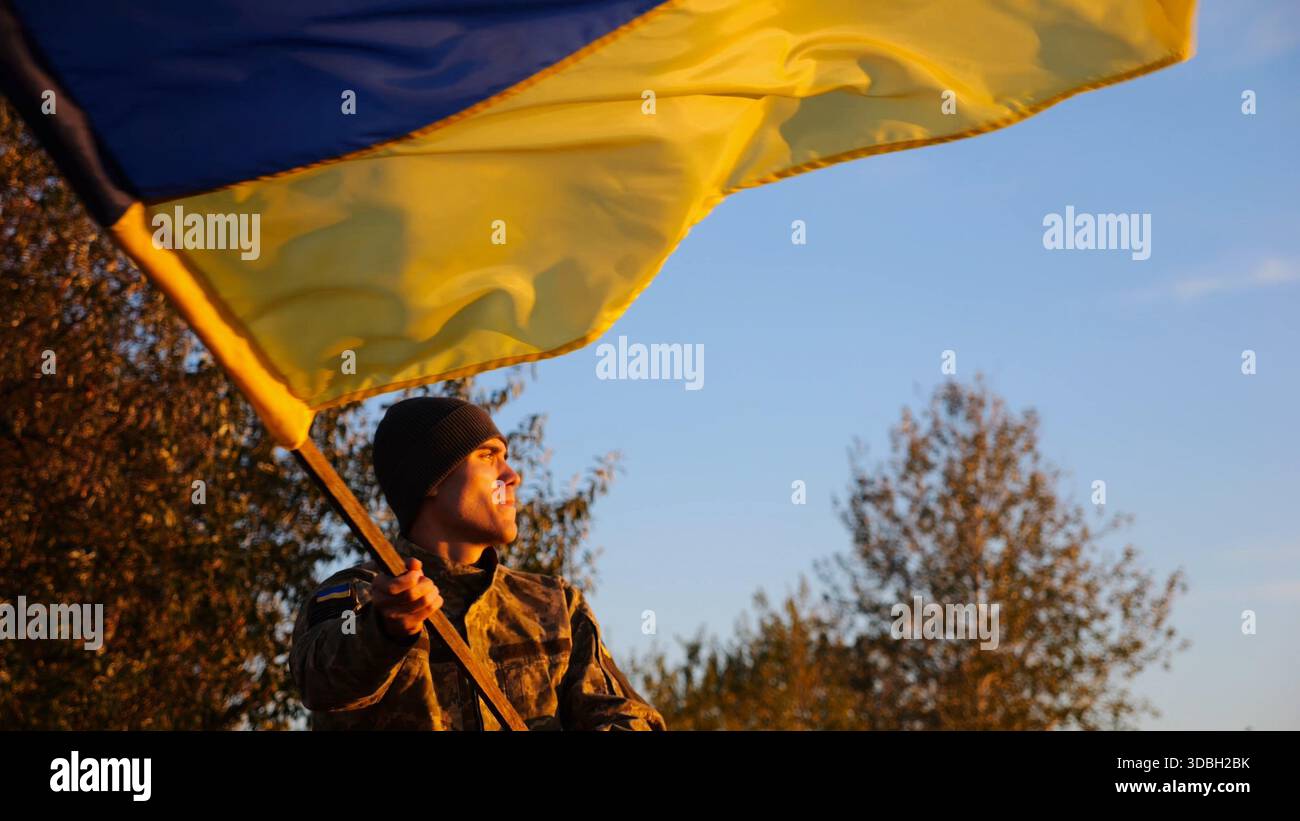 Male ukrainian army soldier lifting hi-res stock photography and images ...