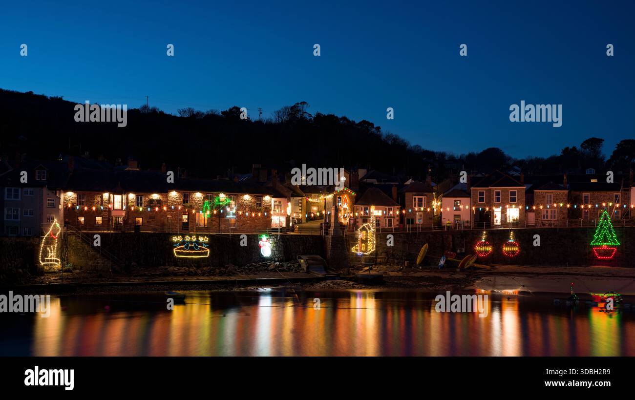 MOUSEHOLE CHRISTMAS LIGHTS CHRISTMAS 2025 Stock Photo - Alamy