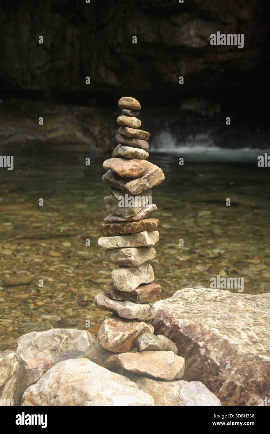 Rock stack earth art hi-res stock photography and images - Alamy