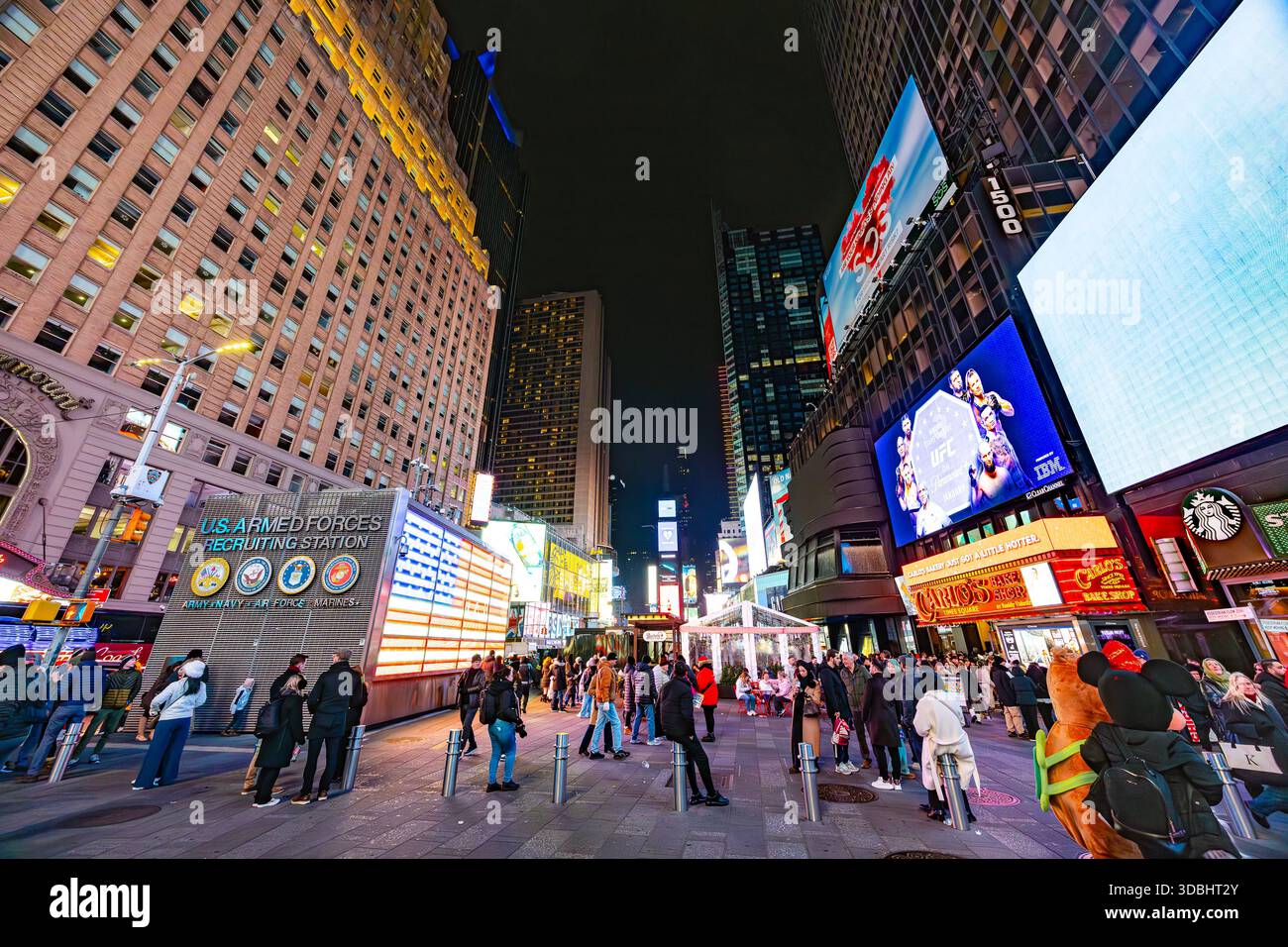 Times square night hi-res stock photography and images - Alamy