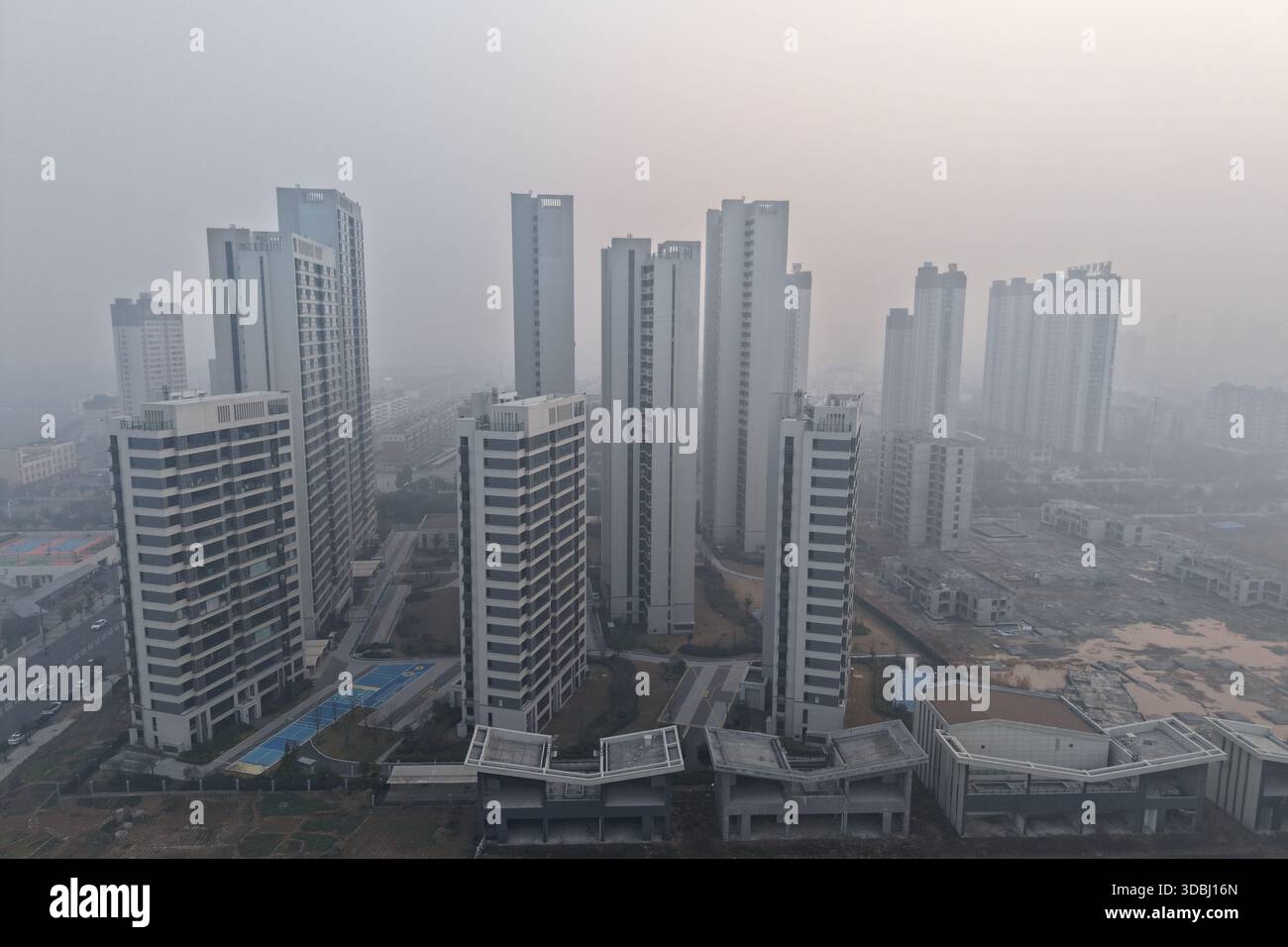 Buildings are faintly visible in the haze in Fuyang City, Anhui ...