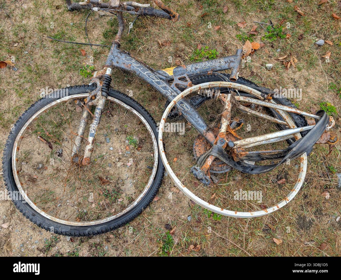 Canada, Quebec, 29 October 2025 : Rusty abandoned bicycle with broken ...