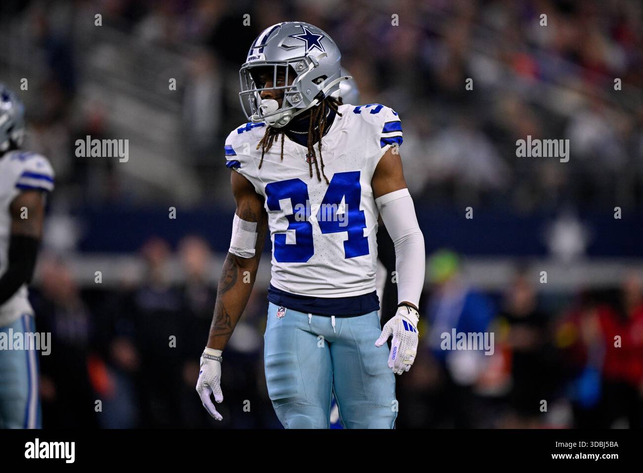 Dallas Cowboys cornerback Shavon Revel Jr. (34) gets into position ...