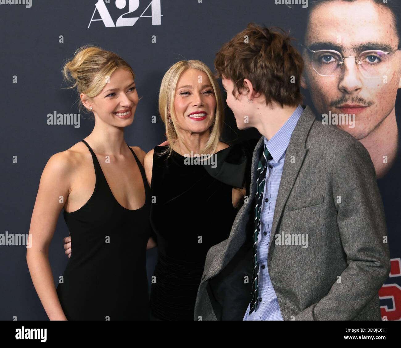New York, New York, USA. 16th Dec. 2025. Apple Martin, Gwyneth Paltrow ...