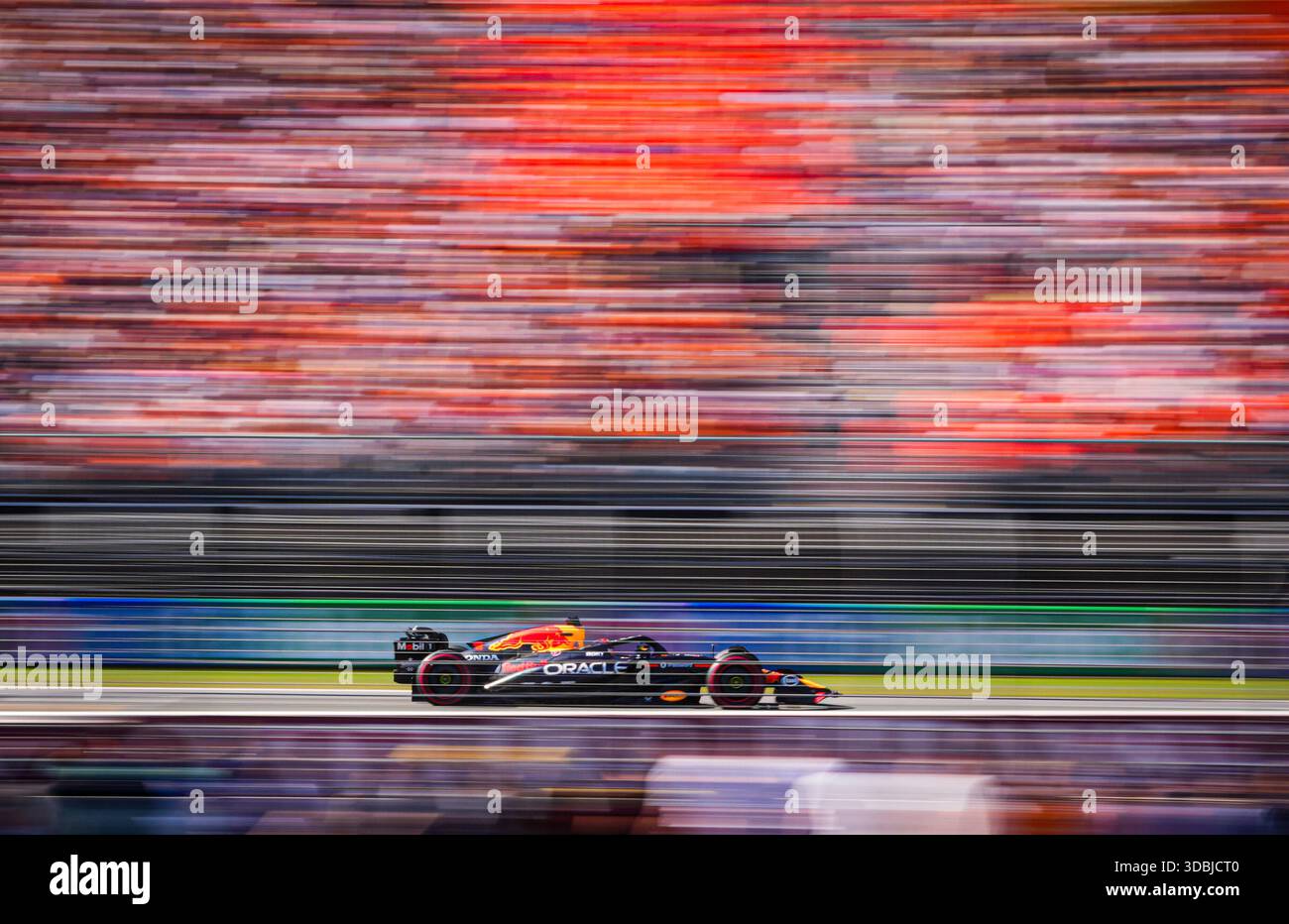 30 december 2025 red hi-res stock photography and images - Alamy