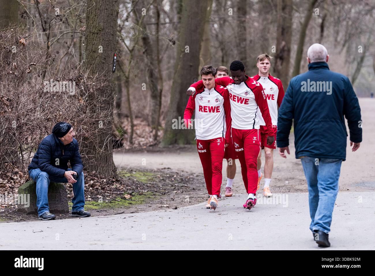 Alessio Castro-Montes (FC Cologne, 17), Ragnar Ache (FC Cologne, 9) on ...