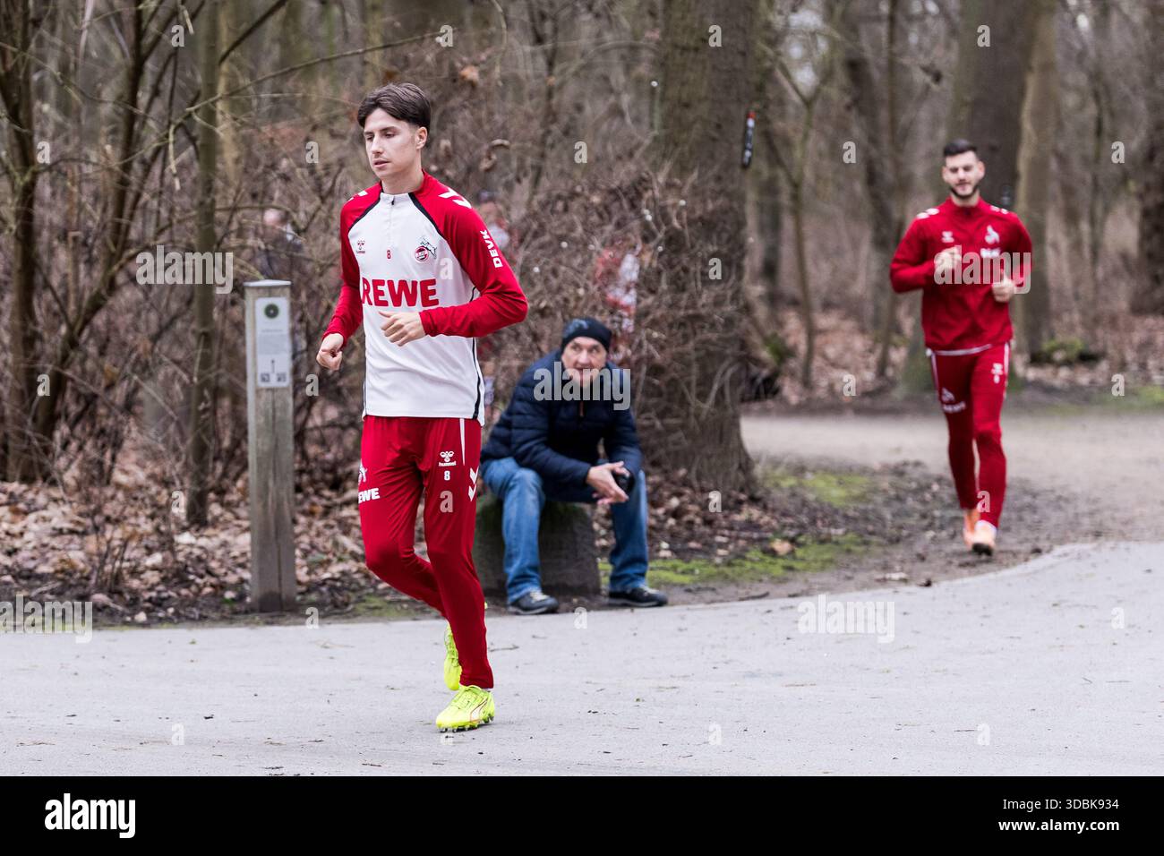 Denis Huseinbasic (1. FC Cologne, 8) on the way to the non-public ...