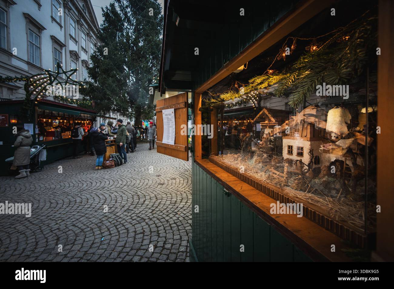 Salzburger Weihnachtsmarkt Mirabell am Mirabellplatz am 16.12.2025 ...