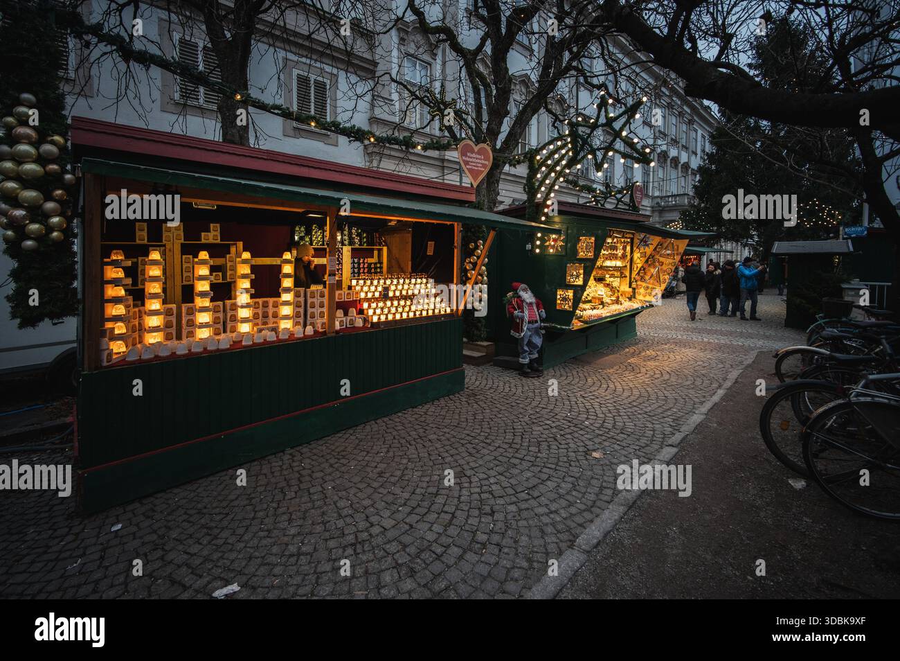 Salzburger Weihnachtsmarkt Mirabell am Mirabellplatz am 16.12.2025 ...