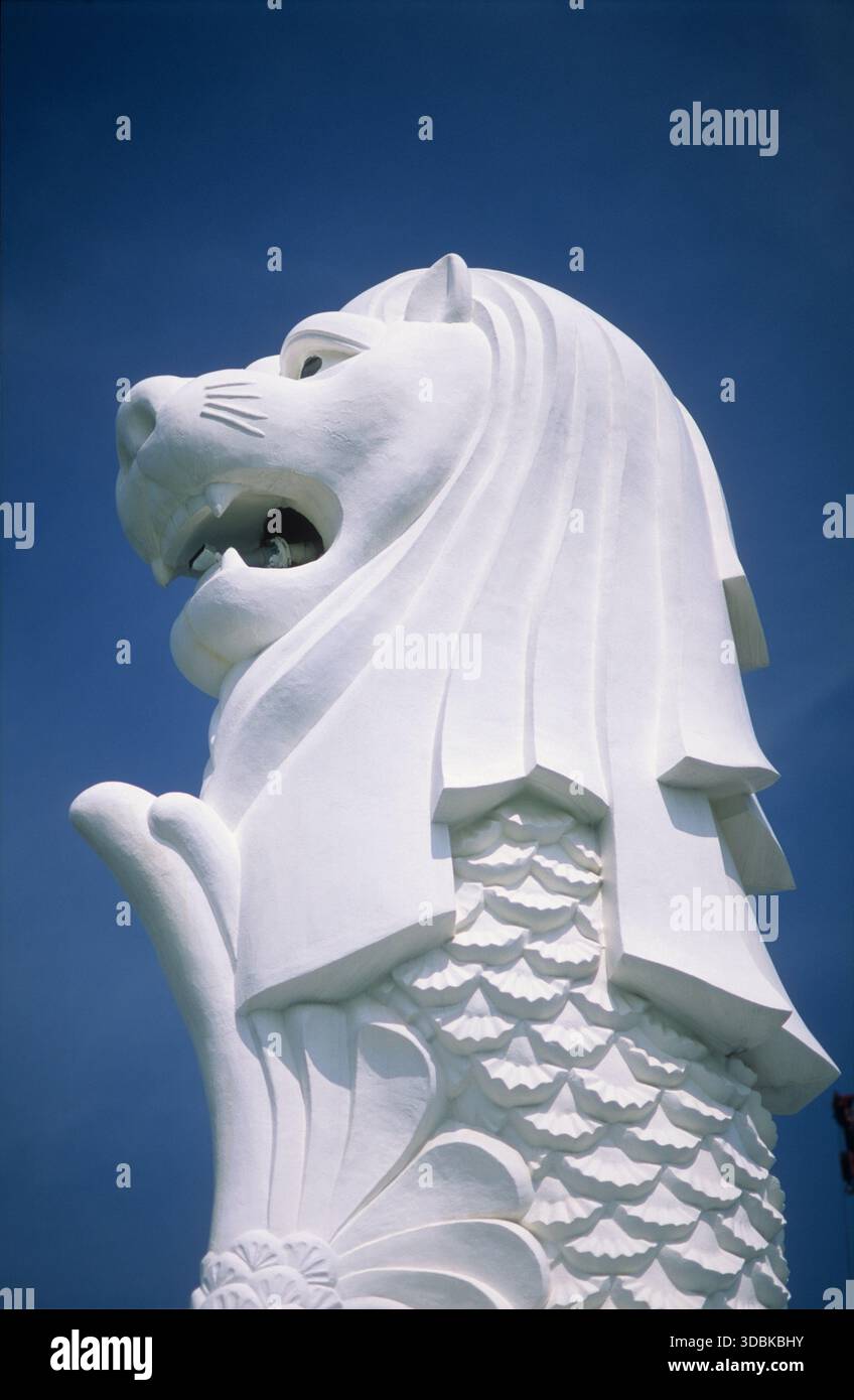 Singapore, Merlion Park, the symbol of the city state, the Merlion ...