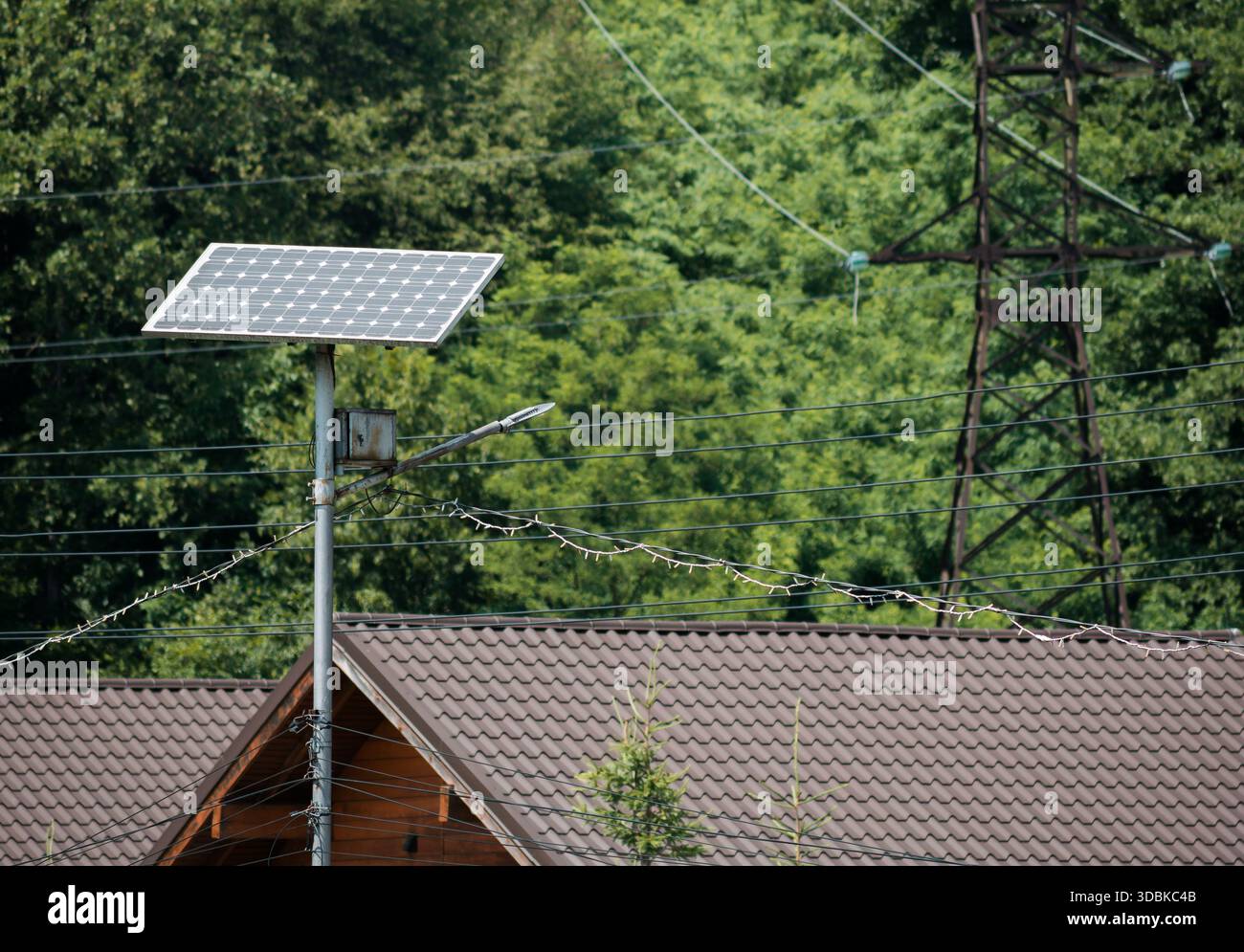 Solar panel batteries mounted hi-res stock photography and images - Alamy