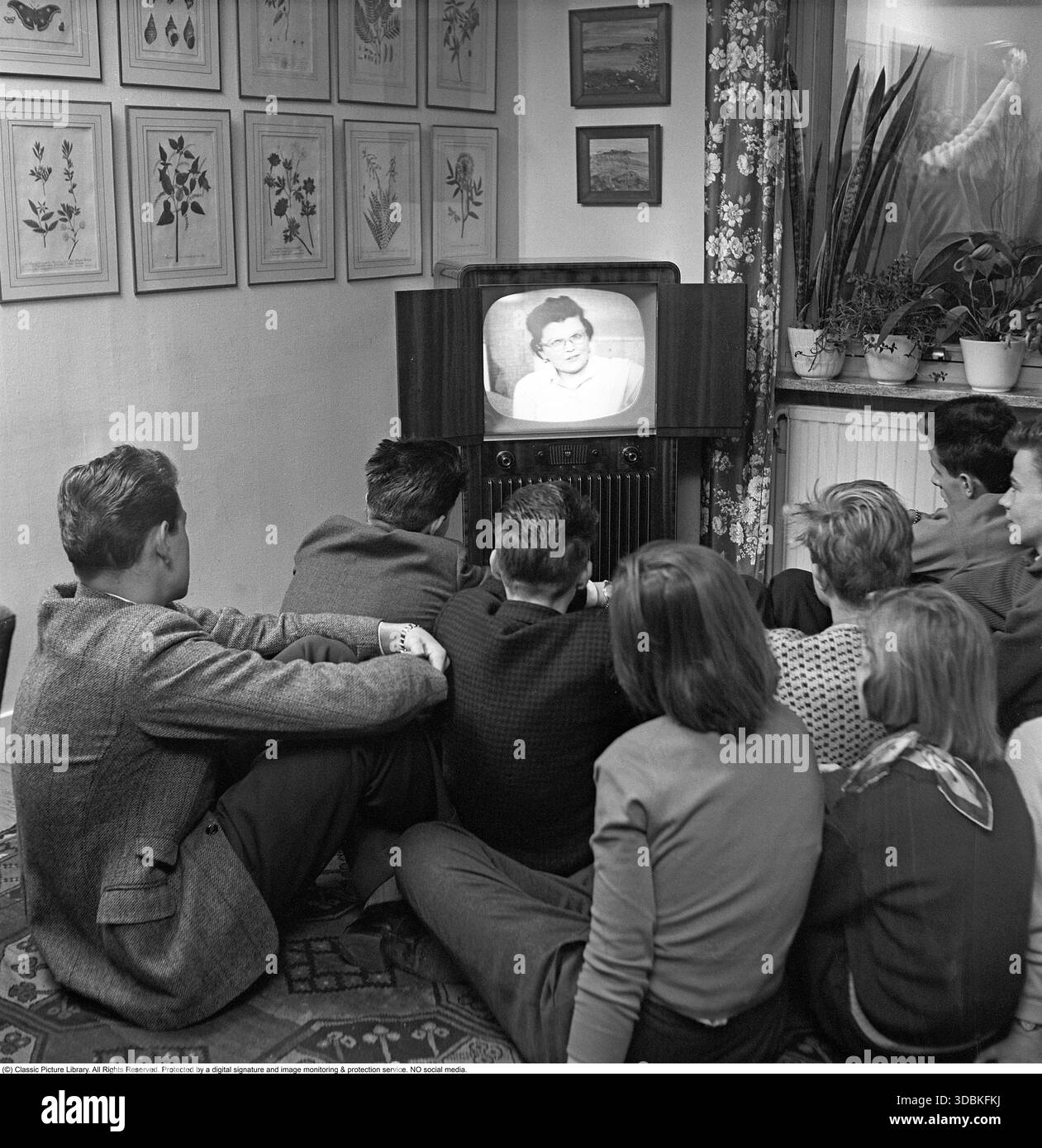 1950s television cabinet hi-res stock photography and images - Alamy