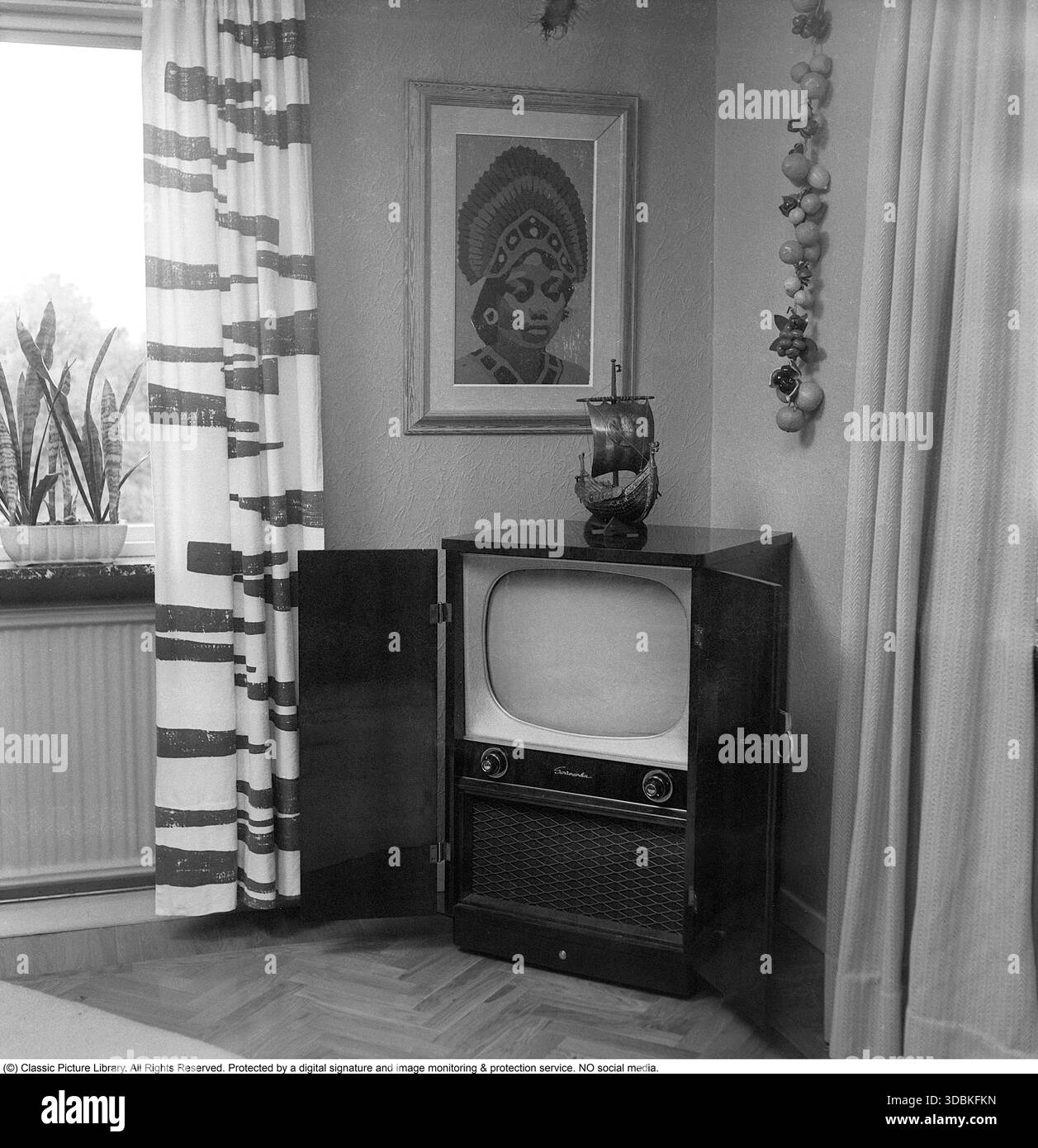 1950s television cabinet hi-res stock photography and images - Alamy