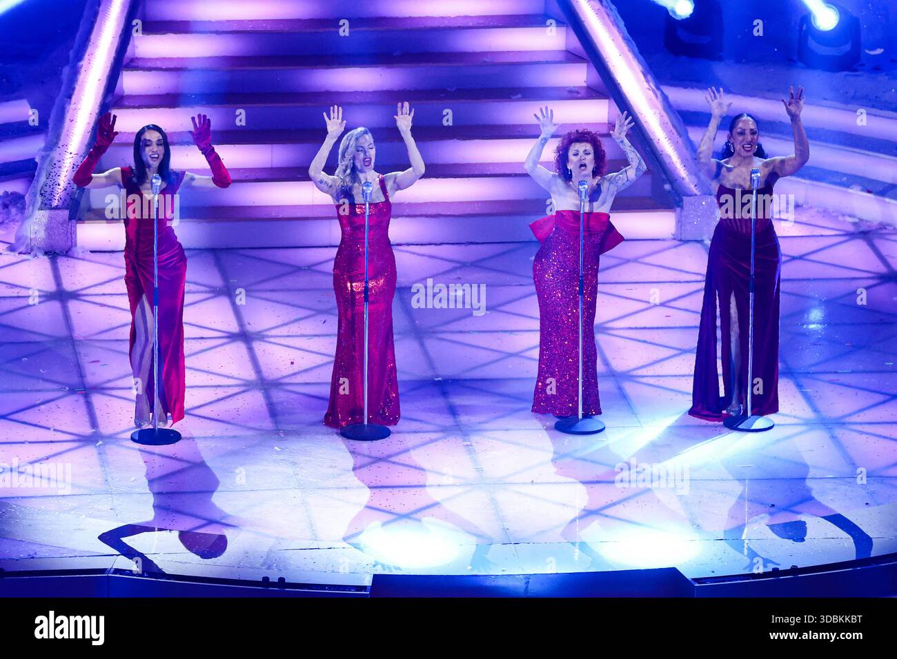 Nadja Benaissa, Sandy Mölling, Lucy Diakovska, Jessica Wahls No Angels ...