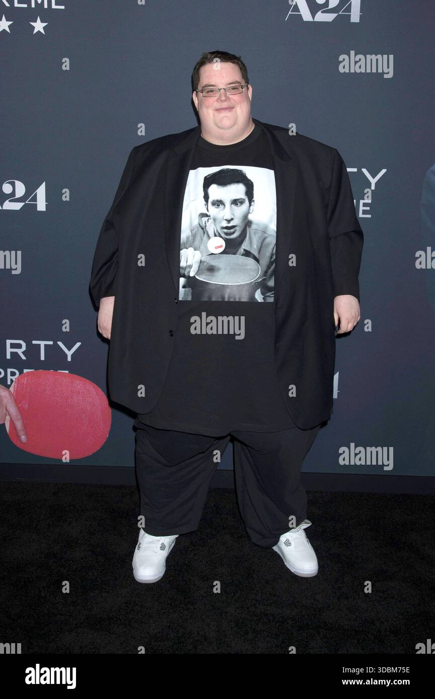 Luke Manley bei der Premiere des Kinofilms Marty Supreme im Regal Times ...