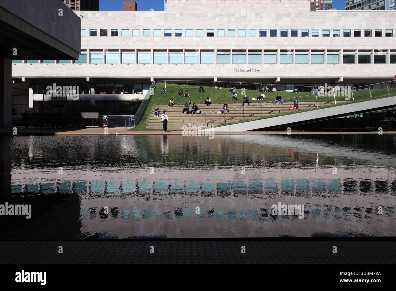 Reflecting pool lincoln center hi-res stock photography and images - Alamy