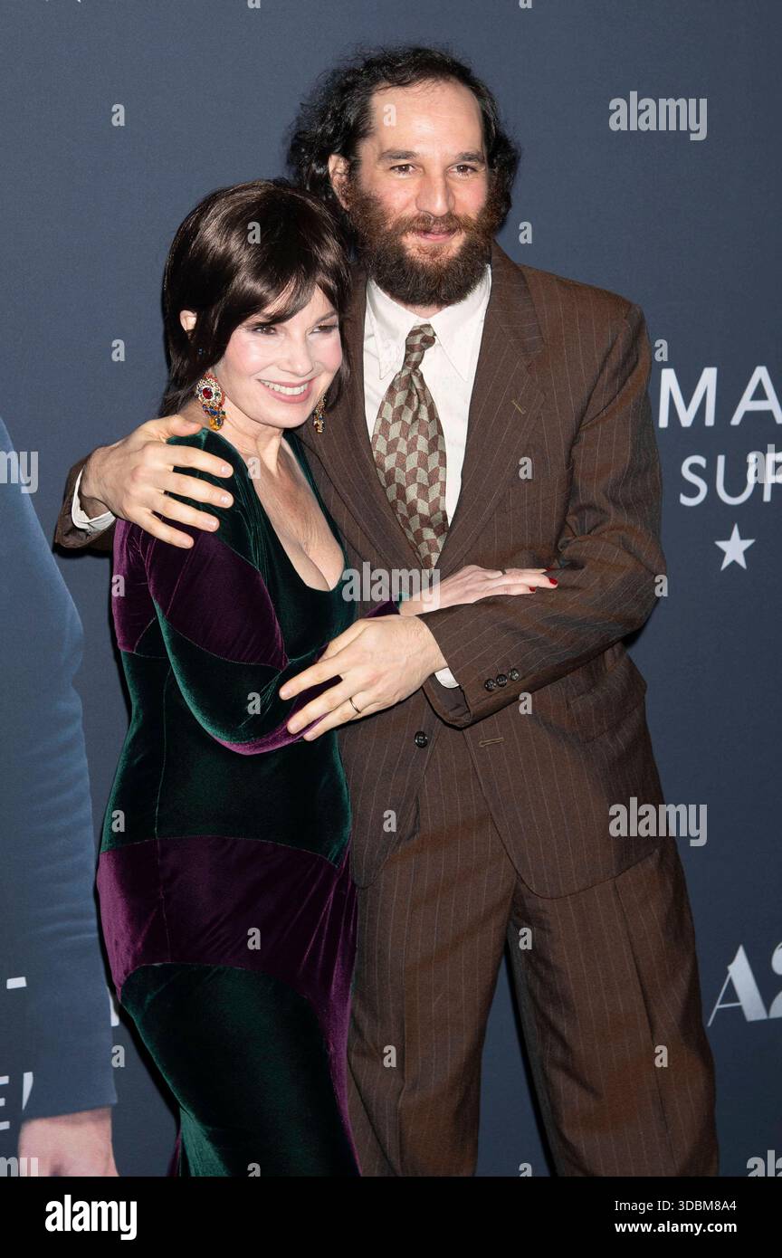 Fran Drescher und Josh Safdie bei der Premiere des Kinofilms Marty ...