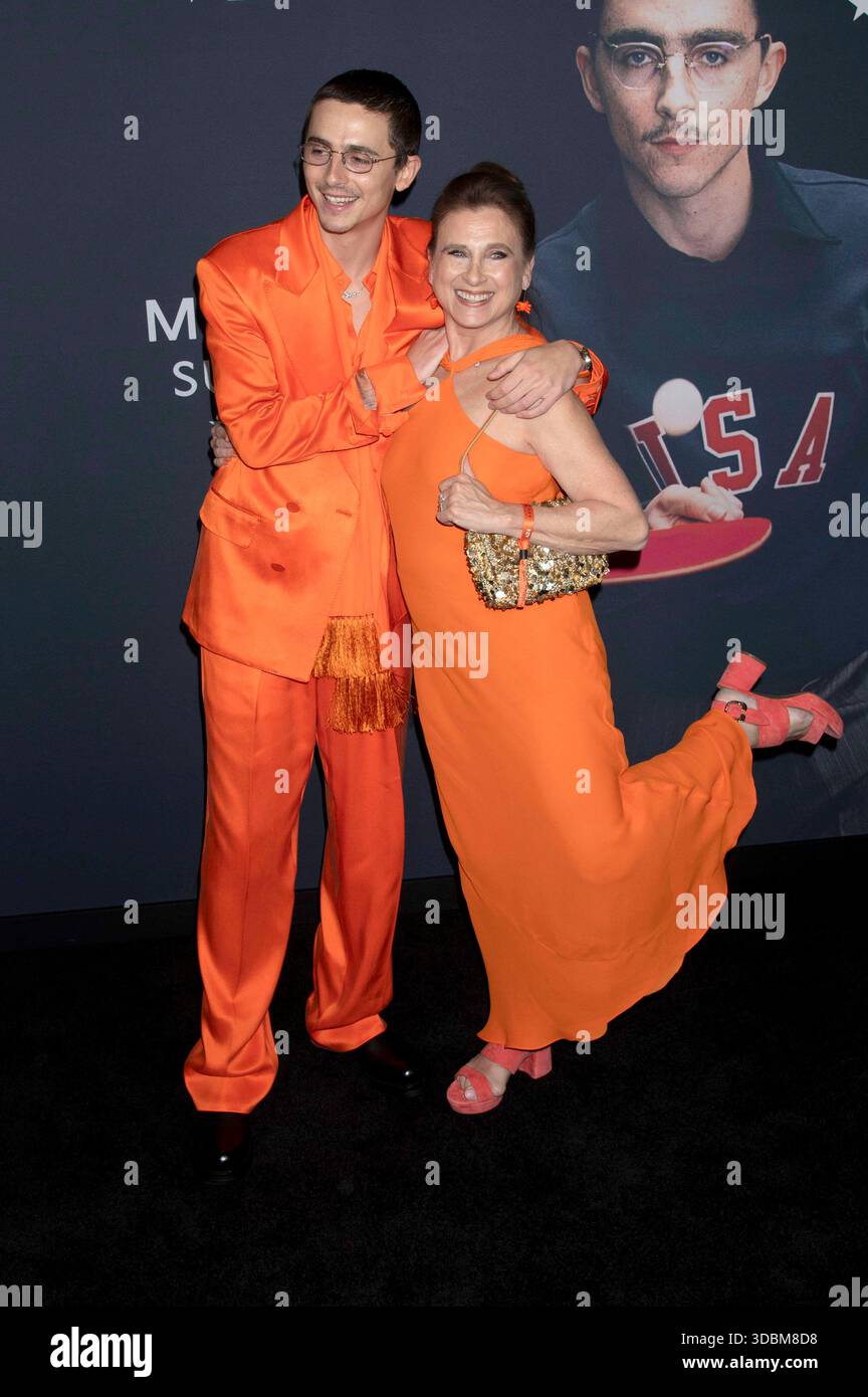 Timothee Chalamet mit Mutter Nicole Flender bei der Premiere des ...