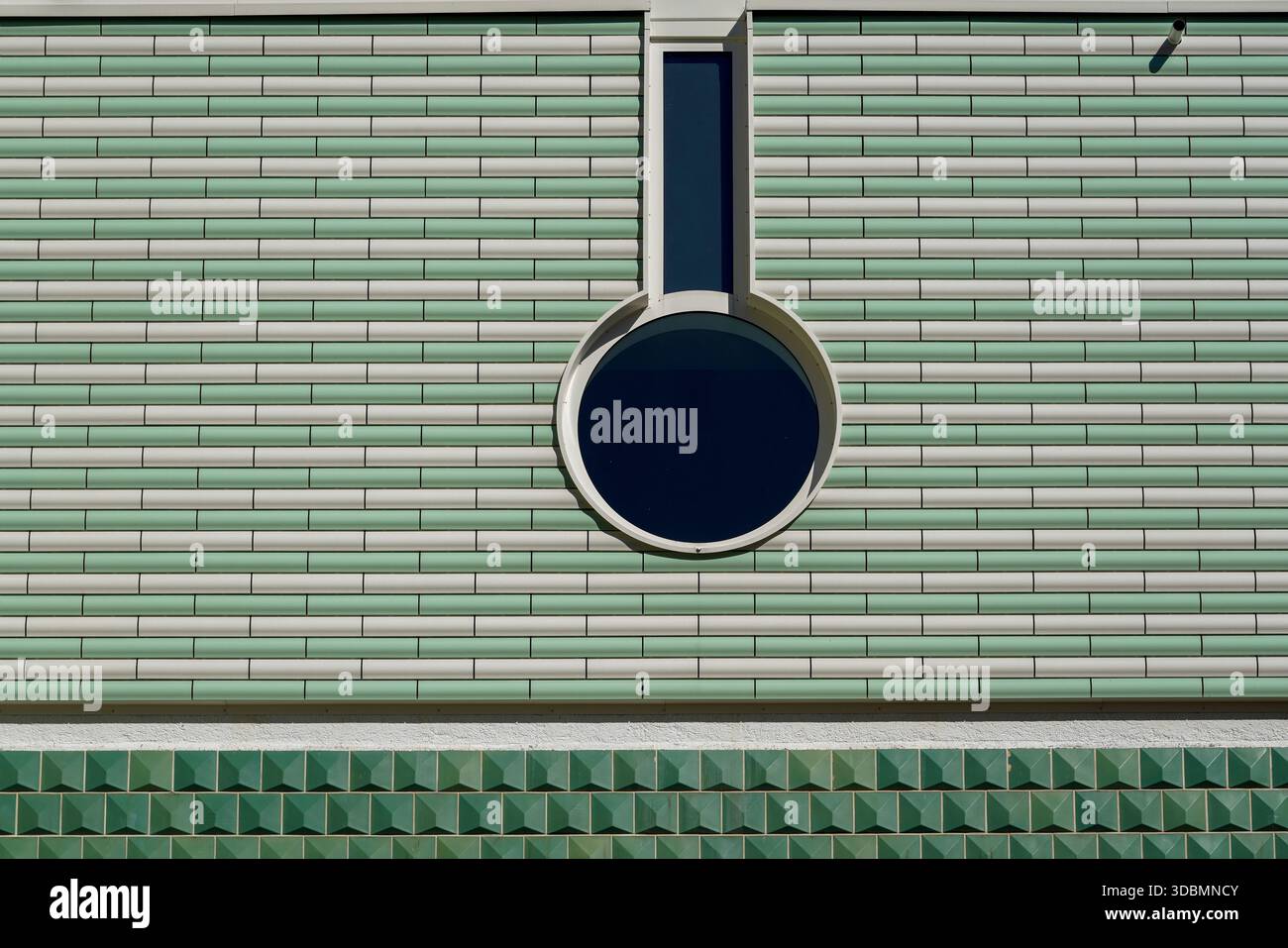 Elongated shapes in shades of green hi-res stock photography and images ...