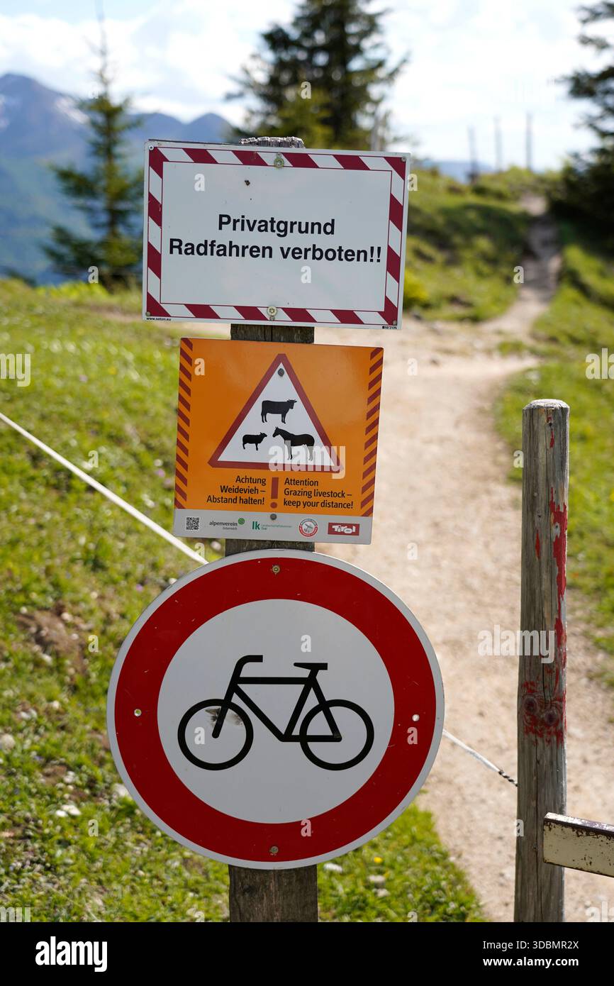 Austria, Tyrol, Kitzbühel district, alpine pasture, prohibition sign ...