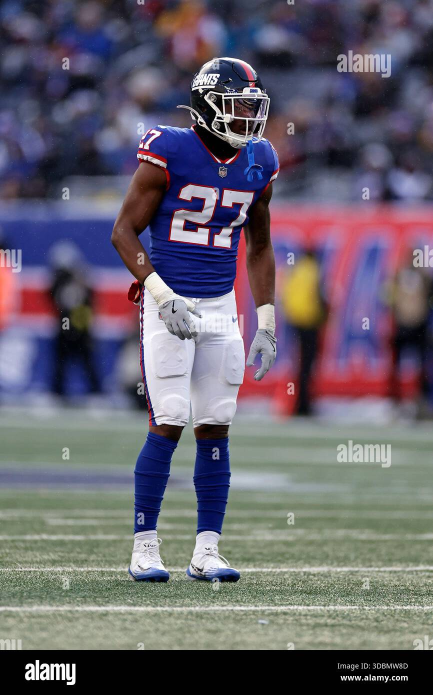 New York Giants safety Tyler Nubin (27) defends during an NFL football ...