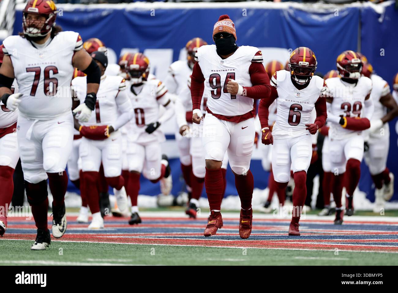 Washington Commanders defensive tackle Daron Payne (94) before an NFL ...