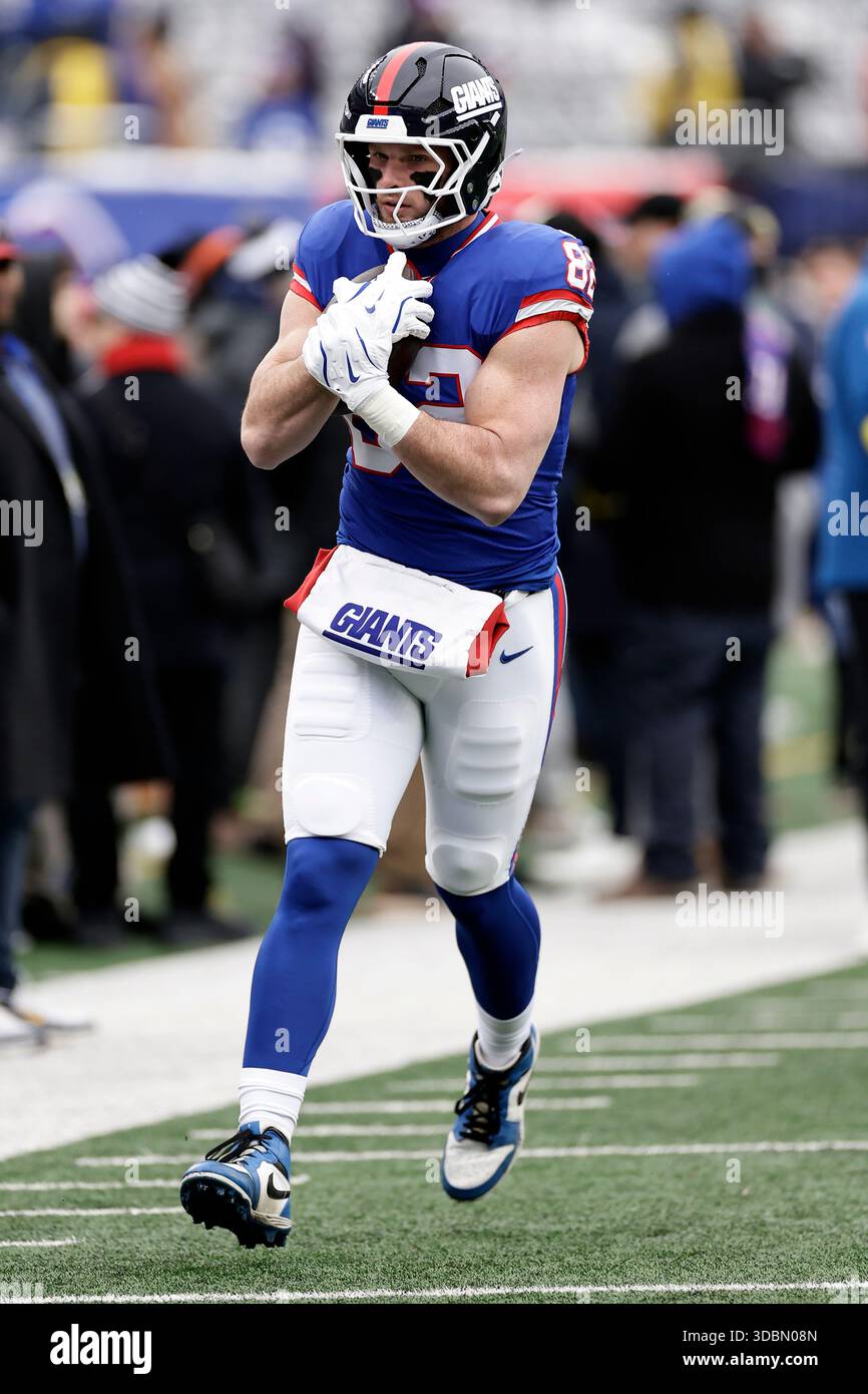 New York Giants tight end Daniel Bellinger (82) before an NFL football ...
