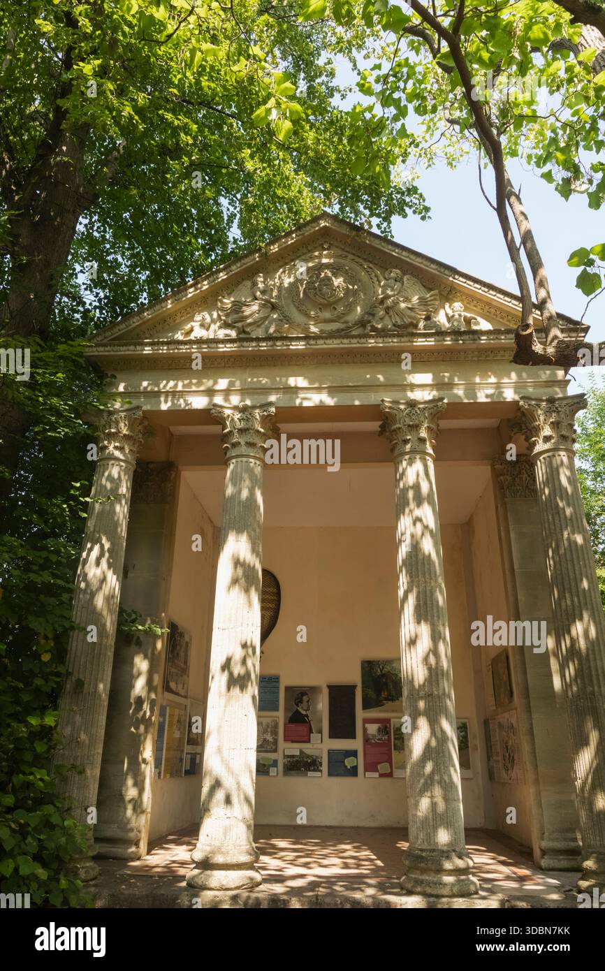 Sydney gardens bath temple of minerva hi-res stock photography and ...