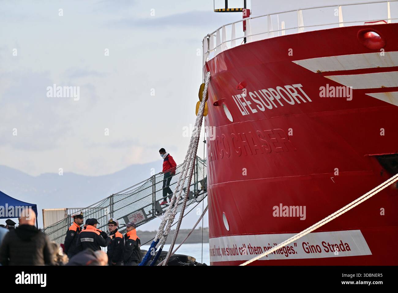 Naples. Emergency's Life Support ship arrives in port to disembark 113 ...