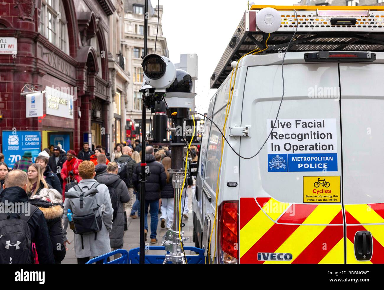 Live facial recognition cameras at londons oxford street hi-res stock ...