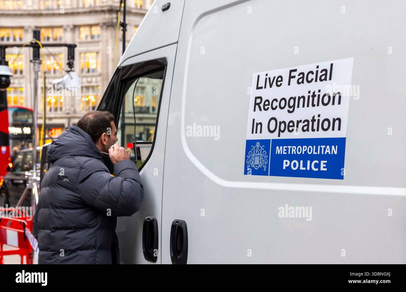 Live facial recognition cameras at londons oxford street hi-res stock ...