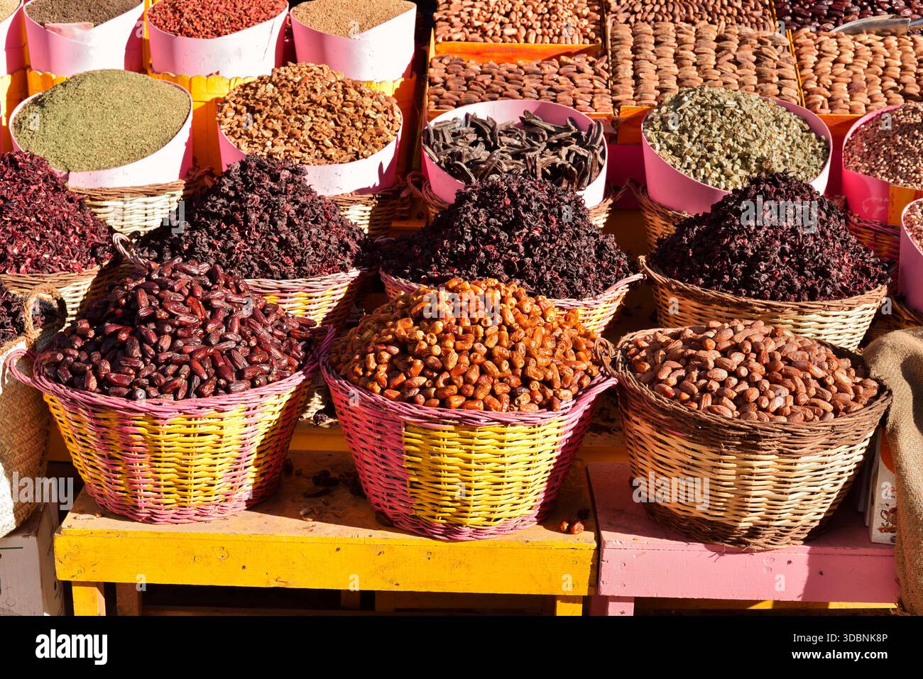 Store with various spices in baskets hi-res stock photography and ...