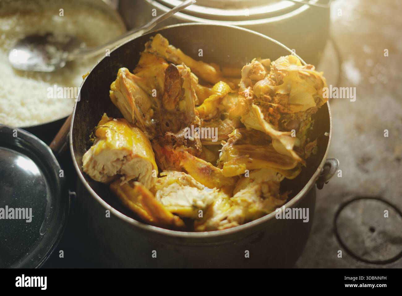 Cooked chicken bones scraps hi-res stock photography and images - Alamy