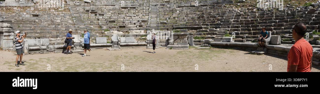 Tourists walking and taking pictures in the orchestra of the well ...