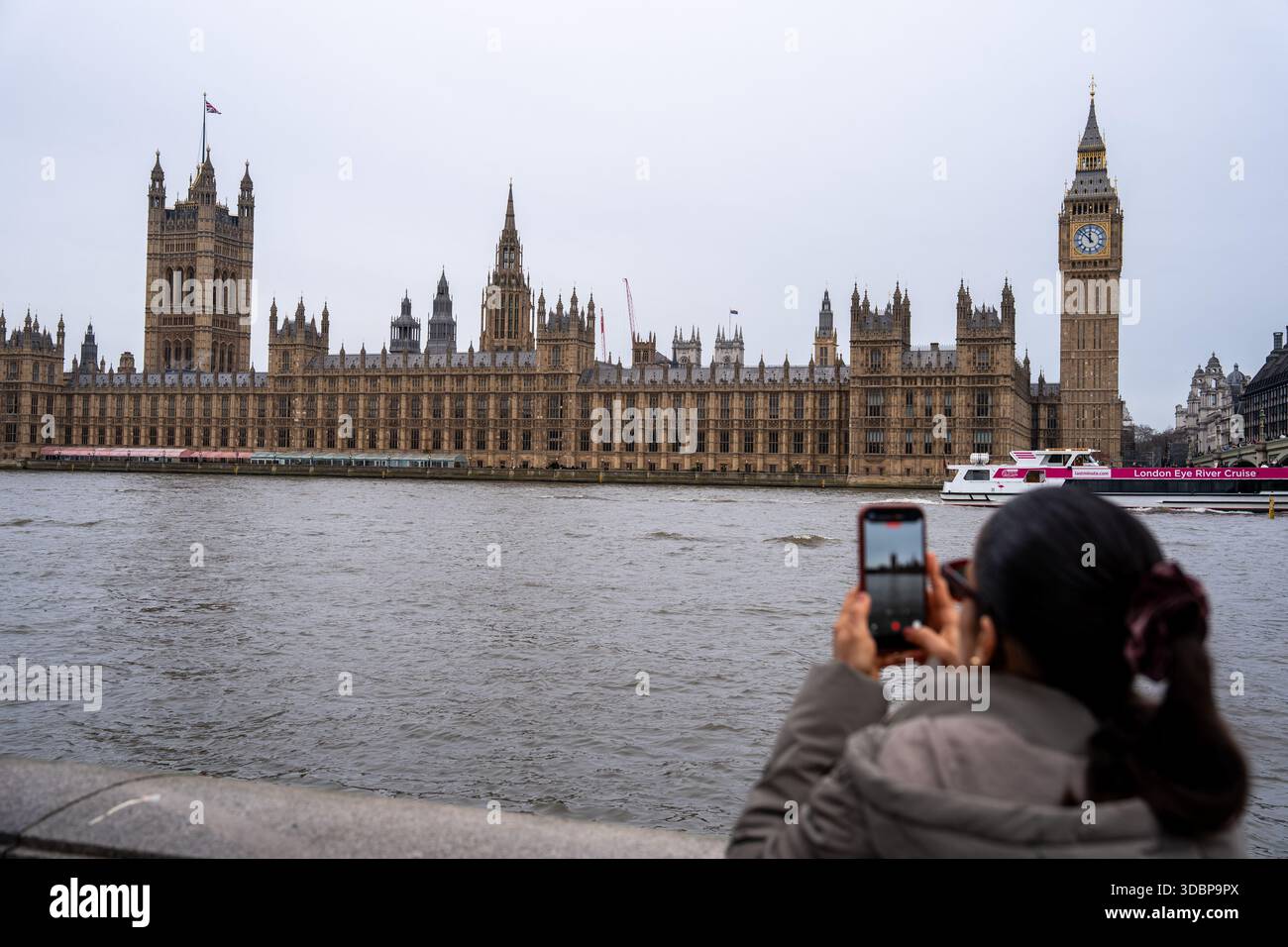 People looking at the Elizabeth clock tower commonly called Big Ben and ...