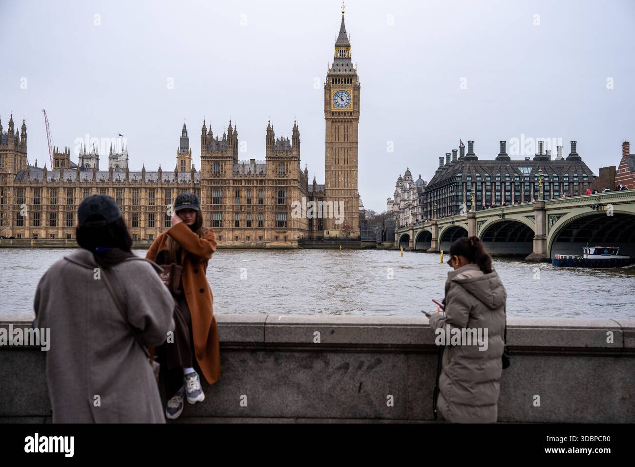 People looking at the Elizabeth clock tower commonly called Big Ben and ...